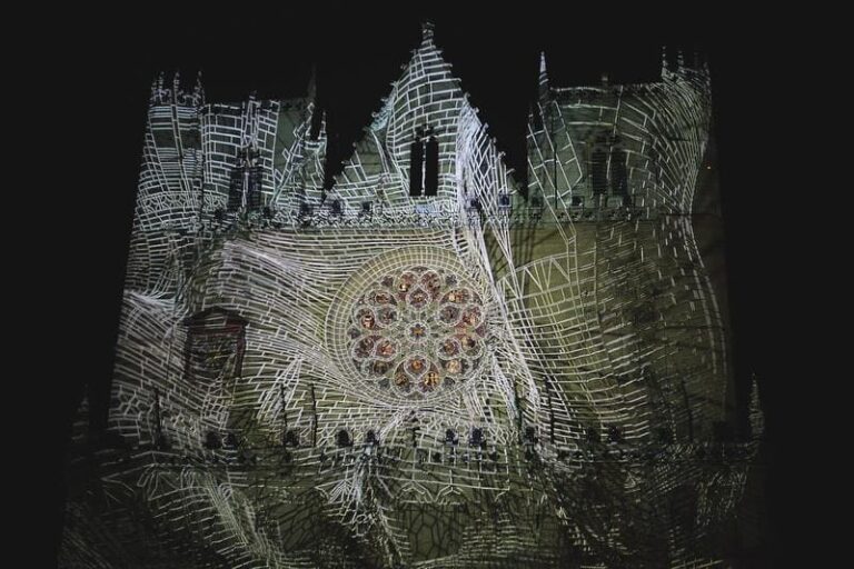 Projection Mapping: what it is and the simplest way to do it - HeavyM Blog
