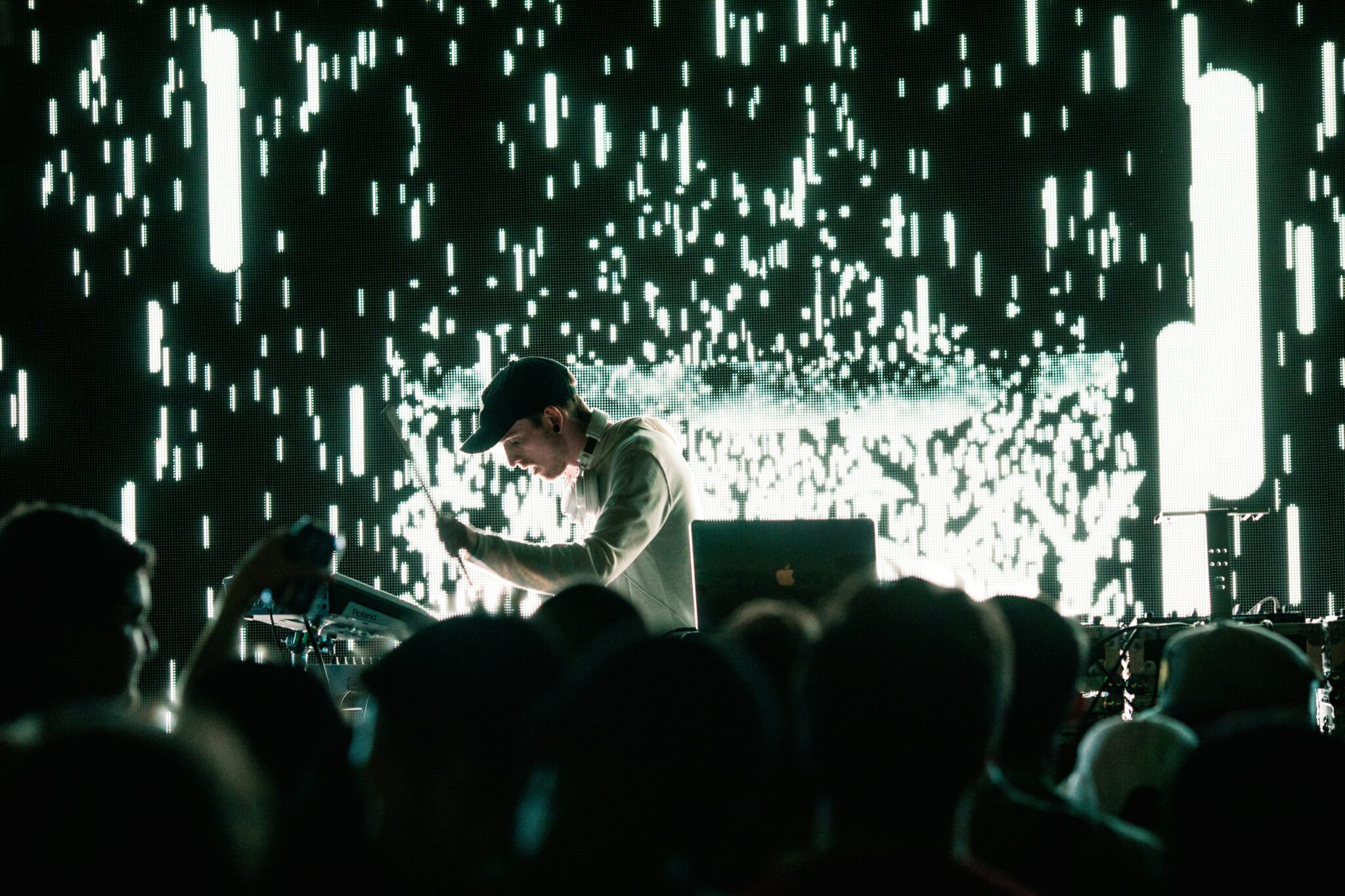 Essential Guide to DJ Visuals for Stunning Live Performances