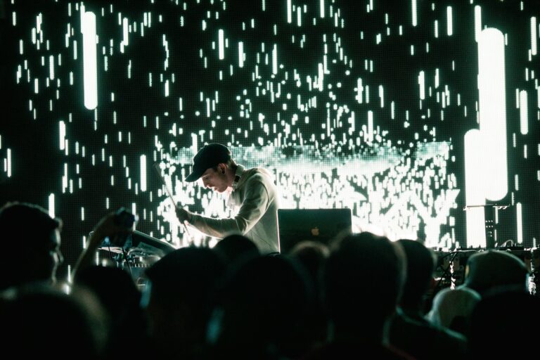 Essential Guide to DJ Visuals for Stunning Live Performances