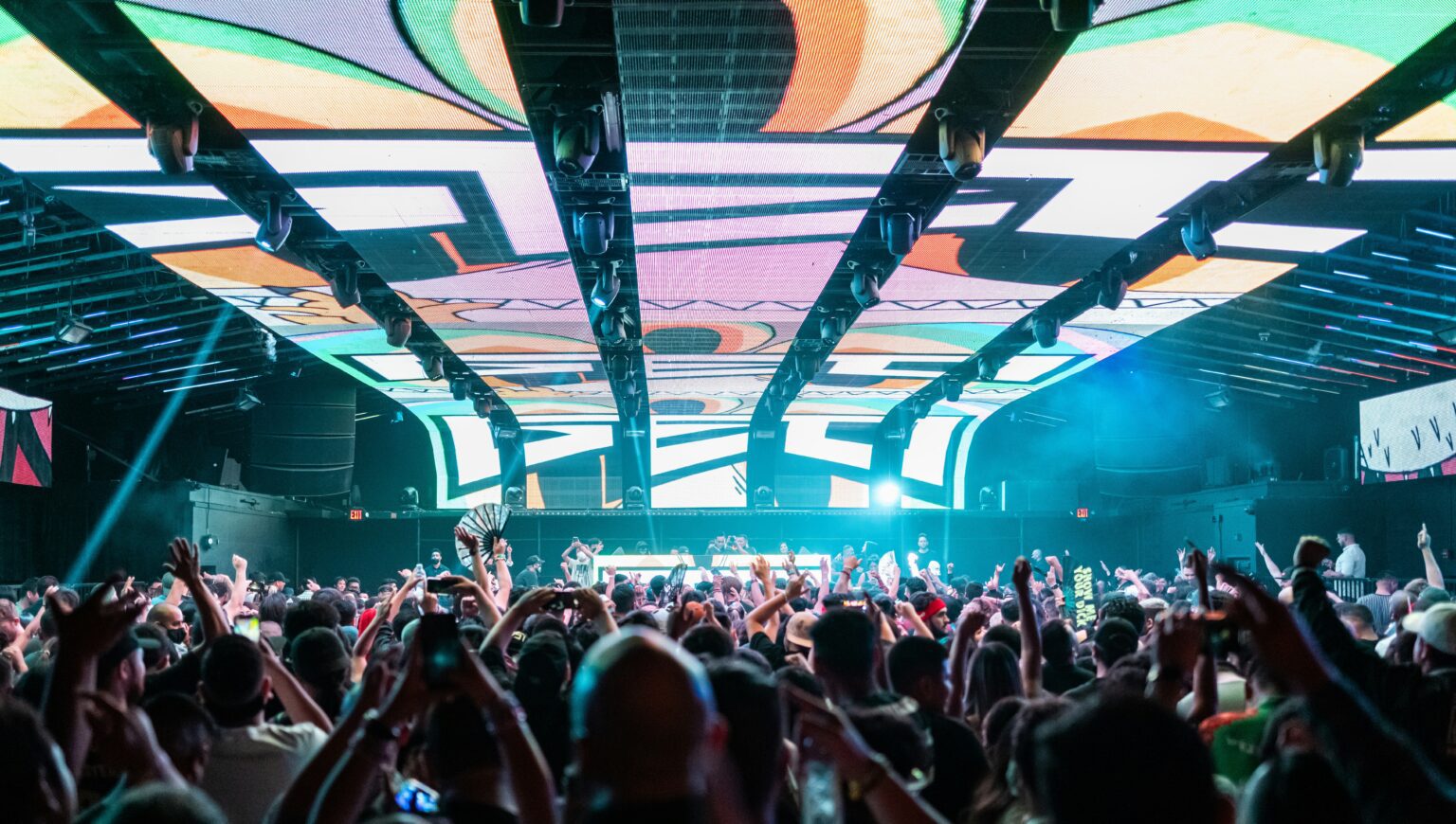 Essential Guide to DJ Visuals for Stunning Live Performances